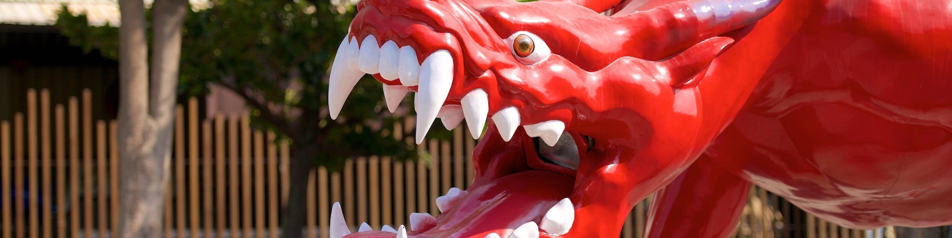 Pier-2 Art Center which includes outdoor art and a statue or sculpture