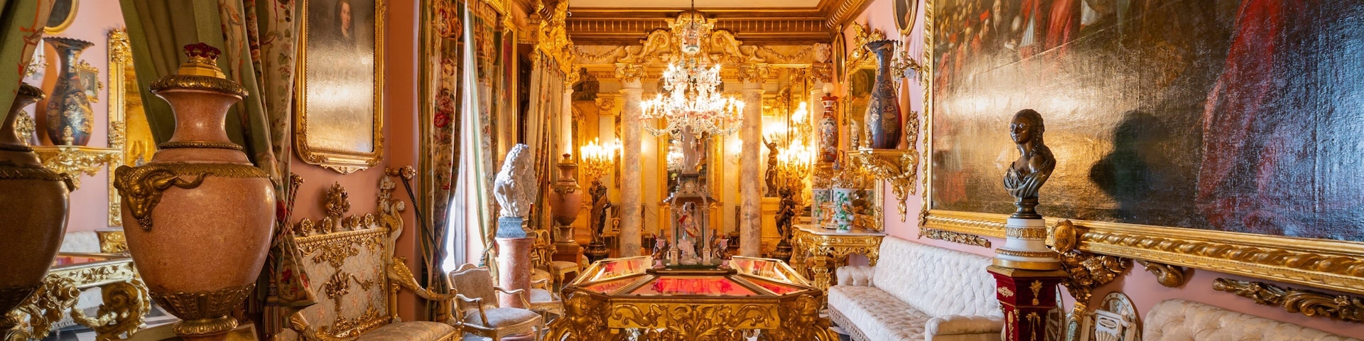 Cerralbo Museum featuring art, interior views and heritage elements