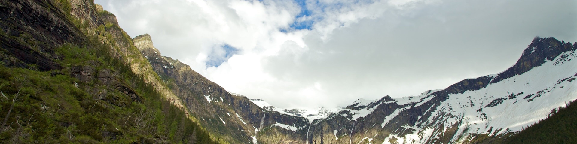 Western Montana mostrando um lago ou charco e neve