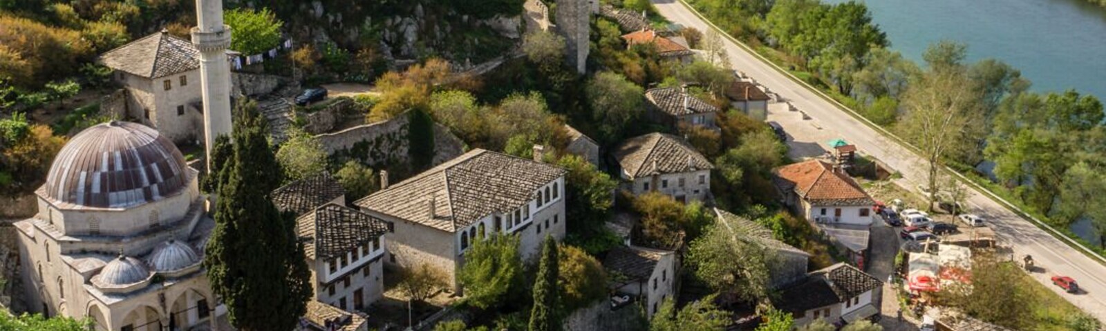Počitelj is a historic village in south Bosnia and Herzgovina. Located only 30km south of Mostar, it is ideally suited as a day trip and can be easily combined with the Kravice Waterfalls and the Blagaj Tekija.
#Bosnia #Herzegovina #Počitelj #Architecture #Culture #Trovember