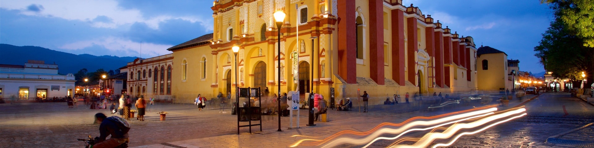 San Cristobal de las Casas Cathedral showing night scenes and heritage architecture