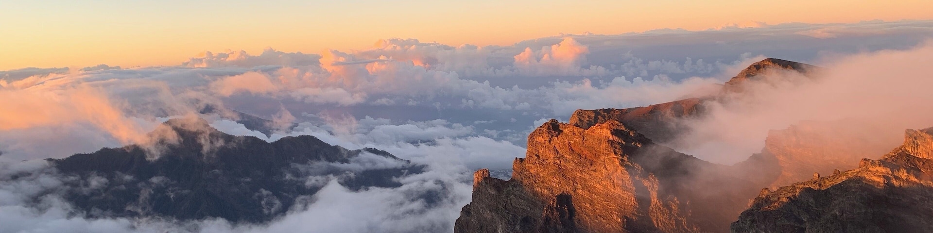 The highest place on the island of La Palma this vista has some of the most incredible views you will see in the Canary Islands. With walking and hiking trails that connect all throughout the island this area is a photographers dream.
