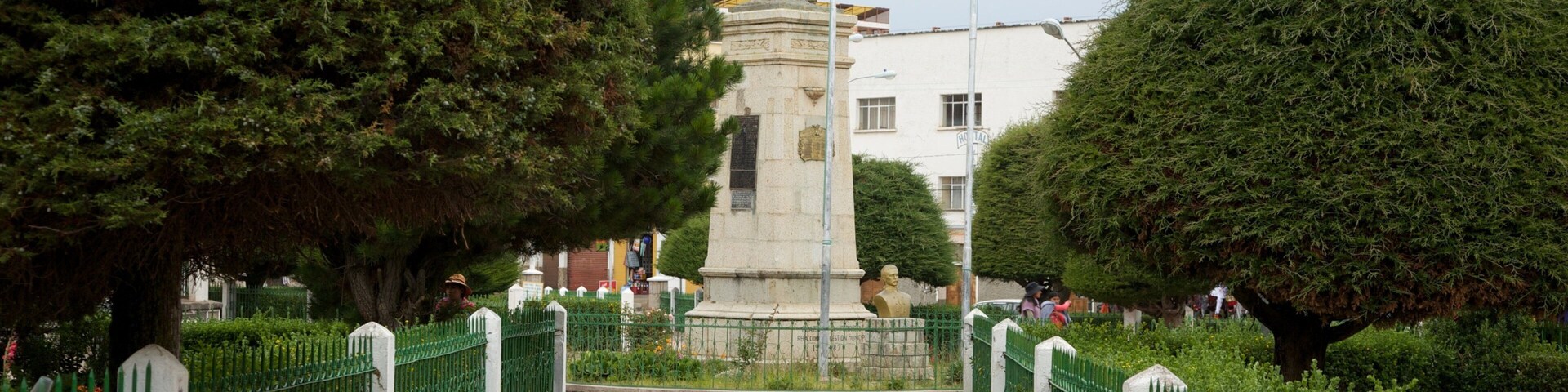 Main Square featuring a garden