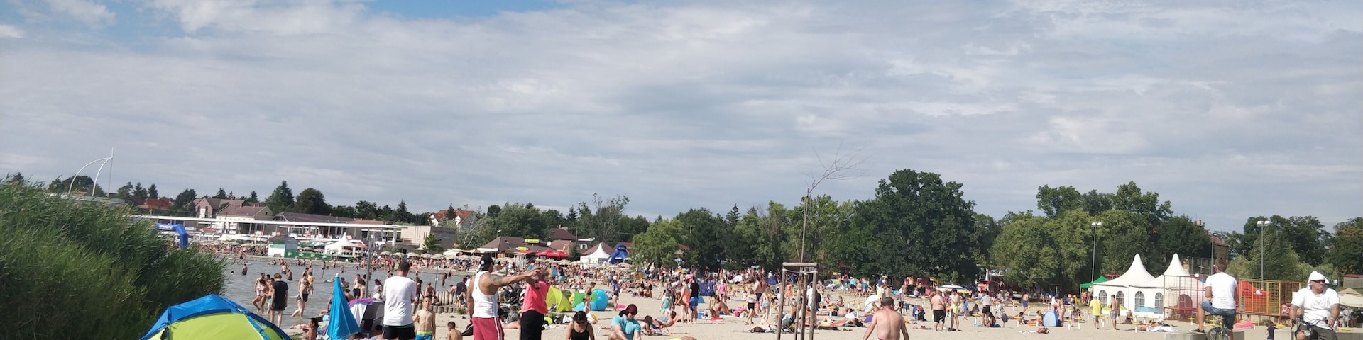 A crowded beach, worth avoiding