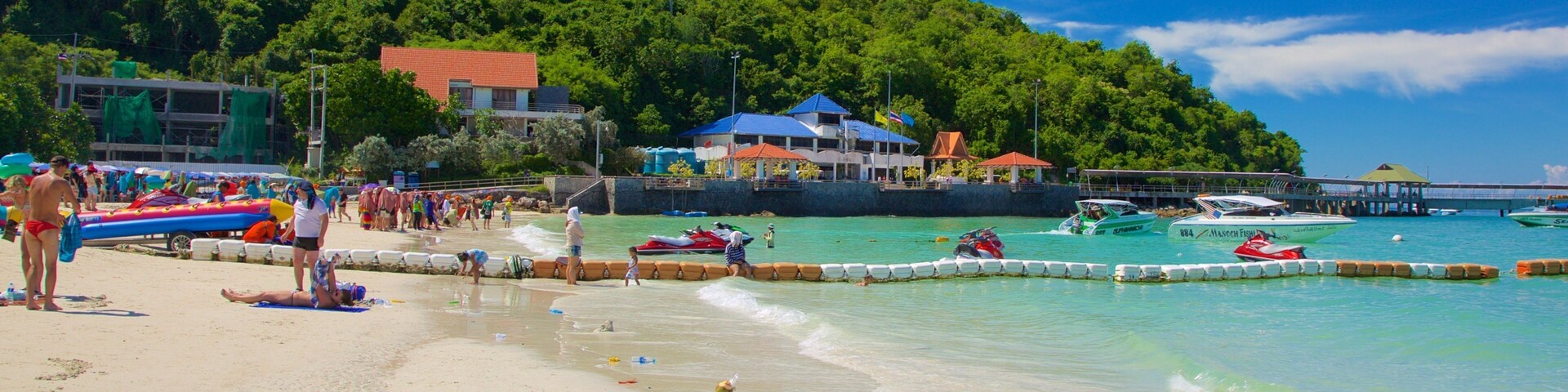 Praia Ta-Yai mostrando uma praia assim como uma mulher sozinha