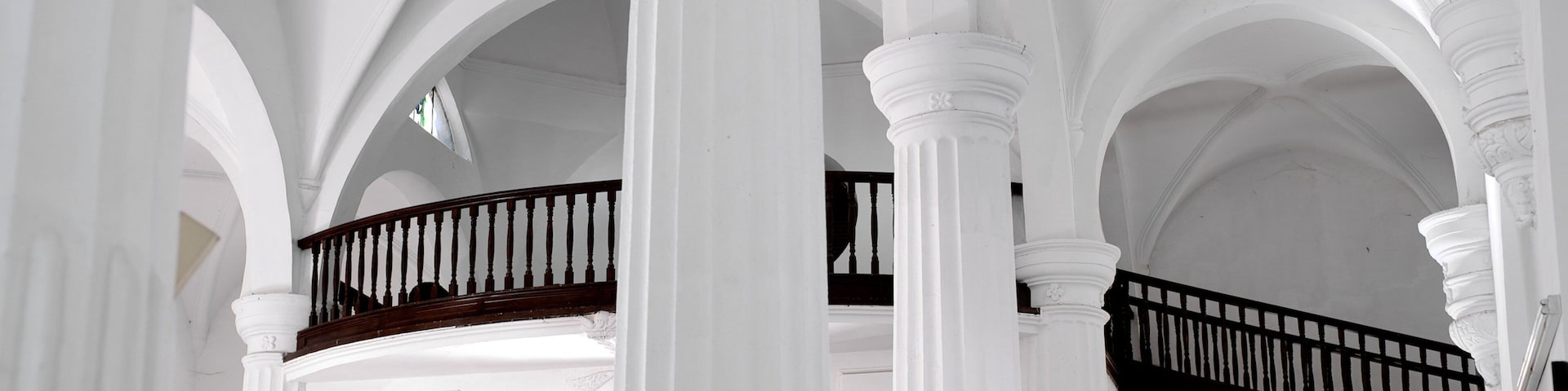 Iglesia de San Fernando caracterizando uma igreja ou catedral e vistas internas