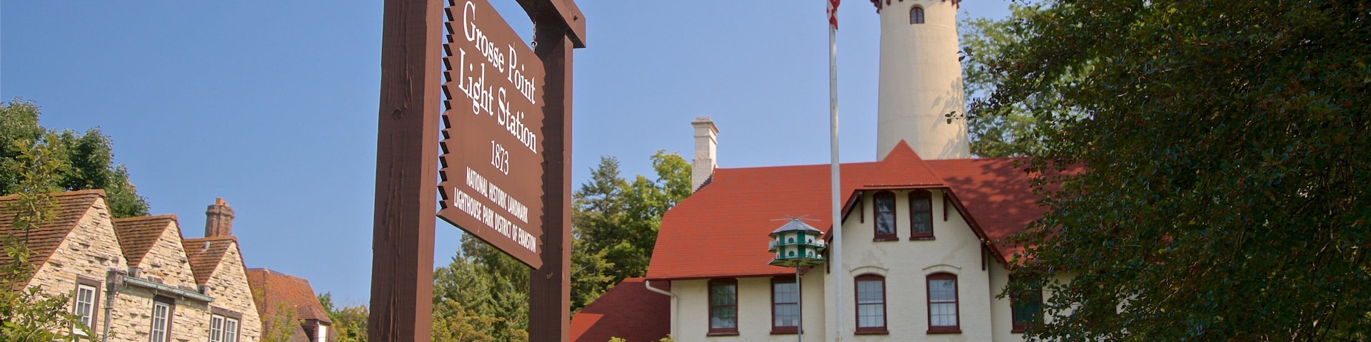 Grosse Point Lighthouse que inclui um farol e sinalização