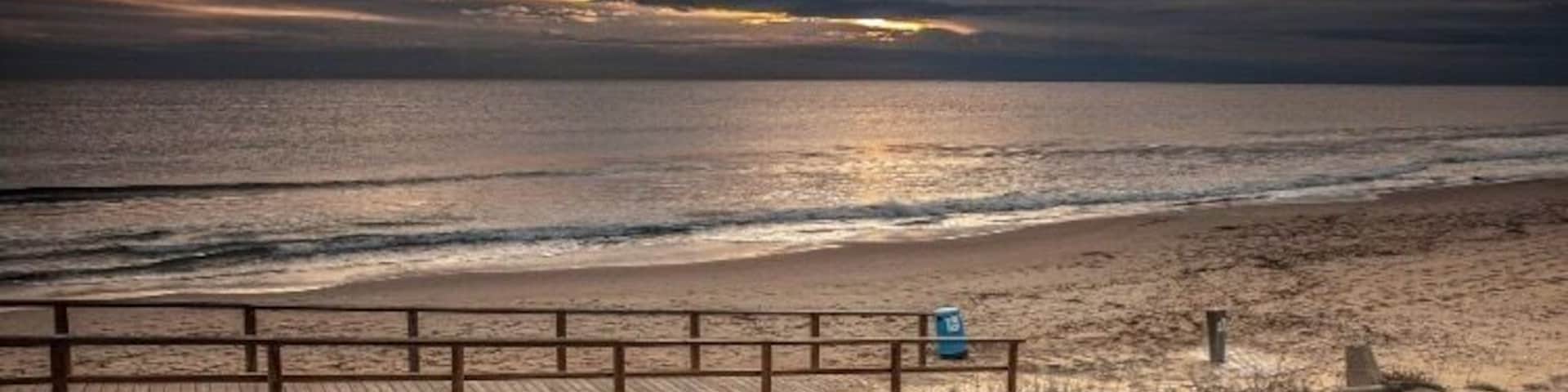 I don't need to travel much to enjoy this beautiful sunsets 🌅 by the beach. Thin and white sand beach with very warm and crystal water 🌊Lucky to live where I live!!! ❤️