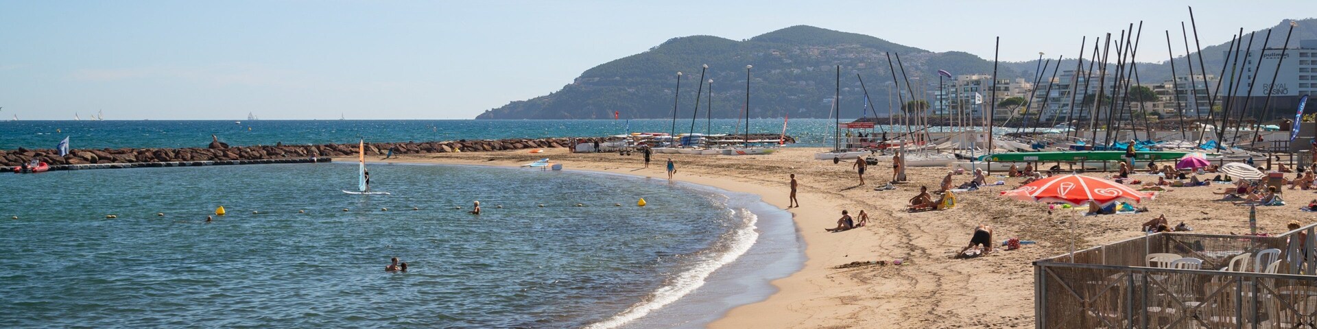 Dauphins Beach