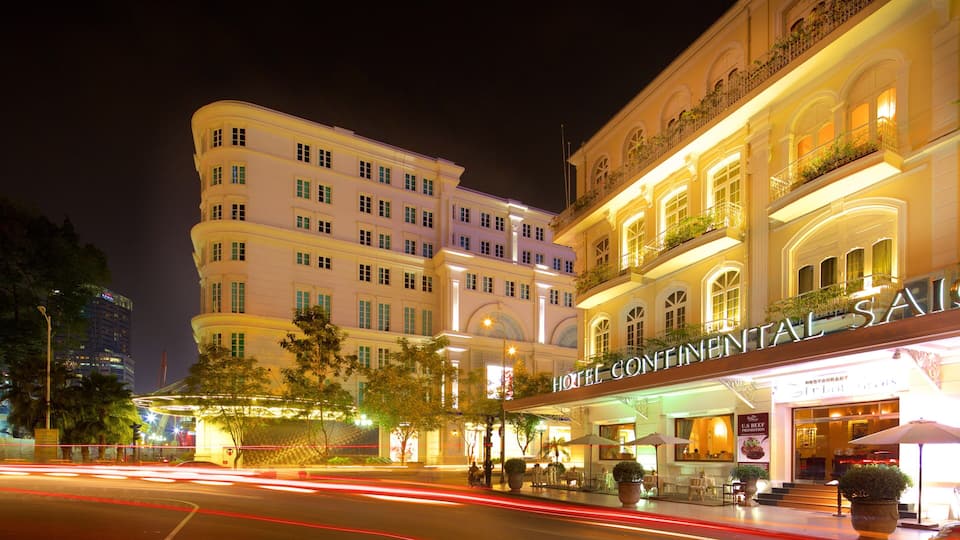 Rua Dong Khoi que inclui cenas noturnas e arquitetura de patrimônio