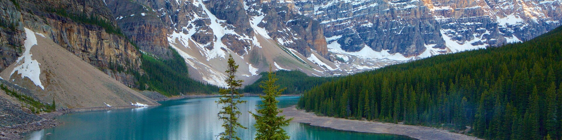 Banff National Park which includes a lake or waterhole, mountains and snow