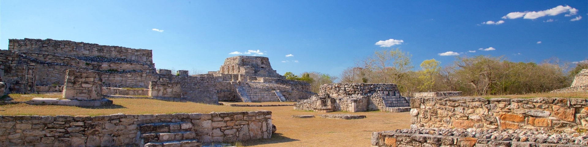 Ruínas Maias de Mayapán mostrando cenas tranquilas e elementos de patrimônio