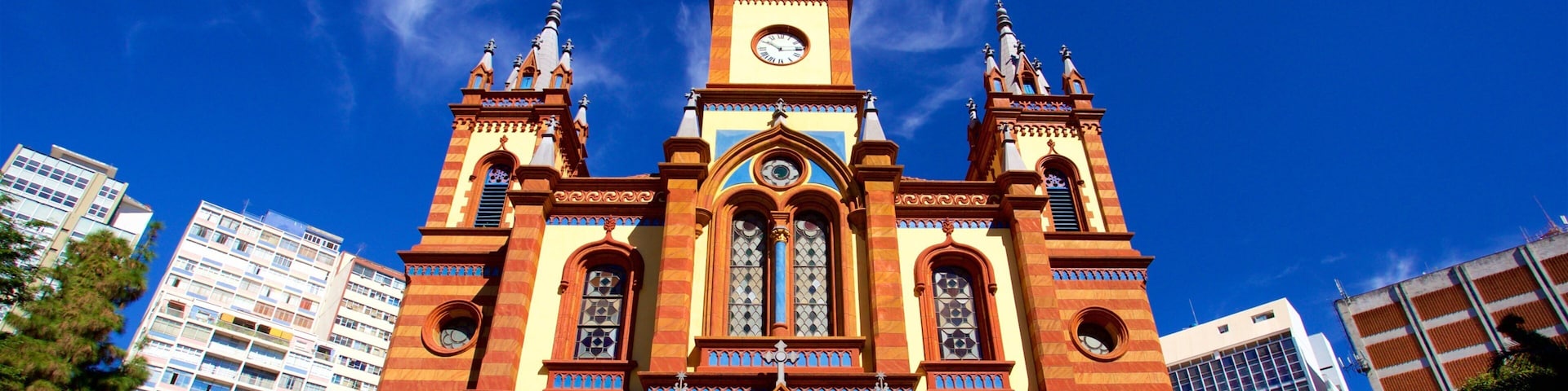Igreja de São José que inclui arquitetura de patrimônio, uma igreja ou catedral e uma cidade