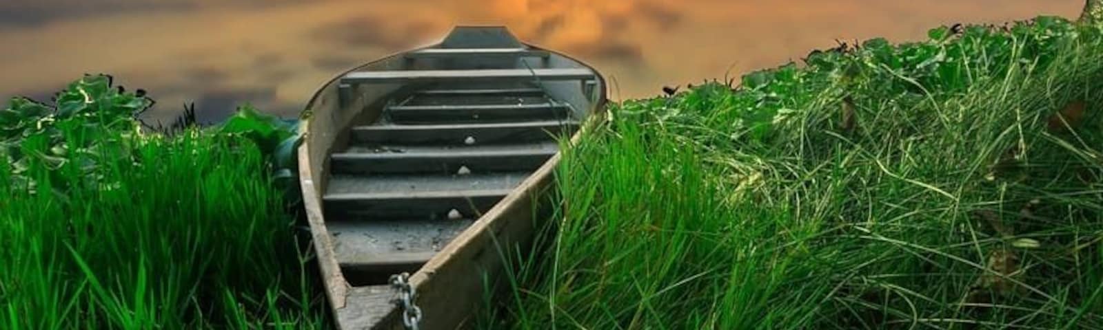 The sun rising in the biggest natural lagoon of Portugal