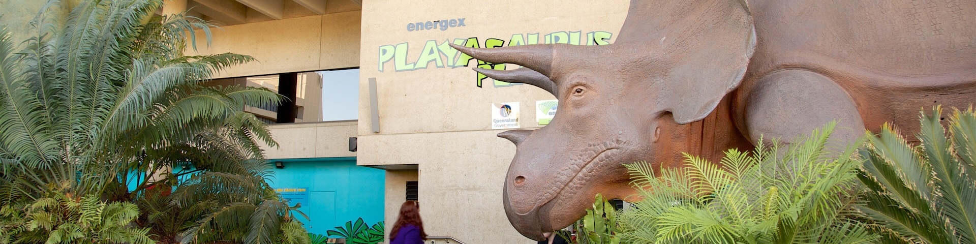 Queensland Museum which includes a monument as well as a small group of people