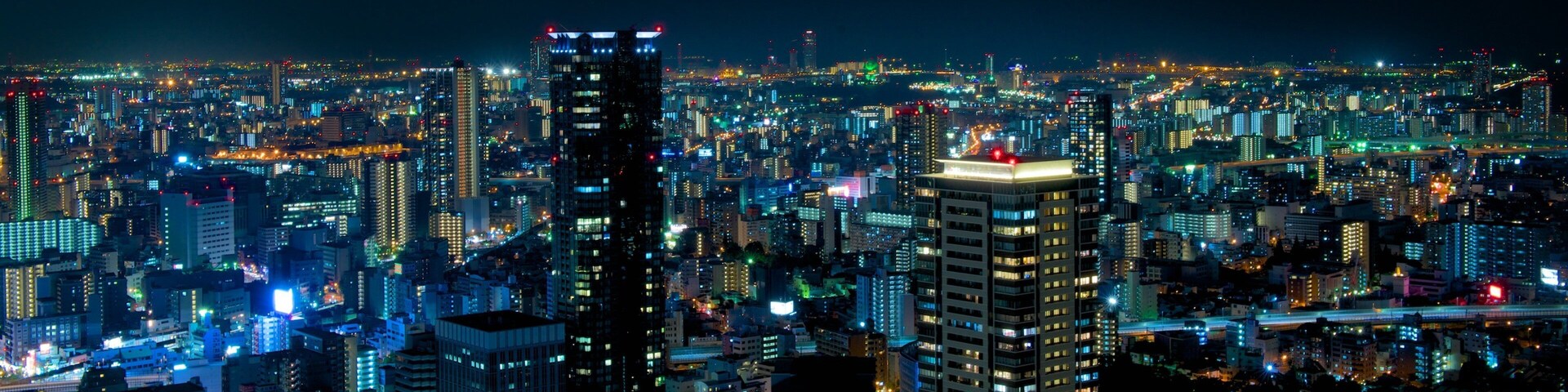 Kuchu Teien Observatory which includes night scenes and a city