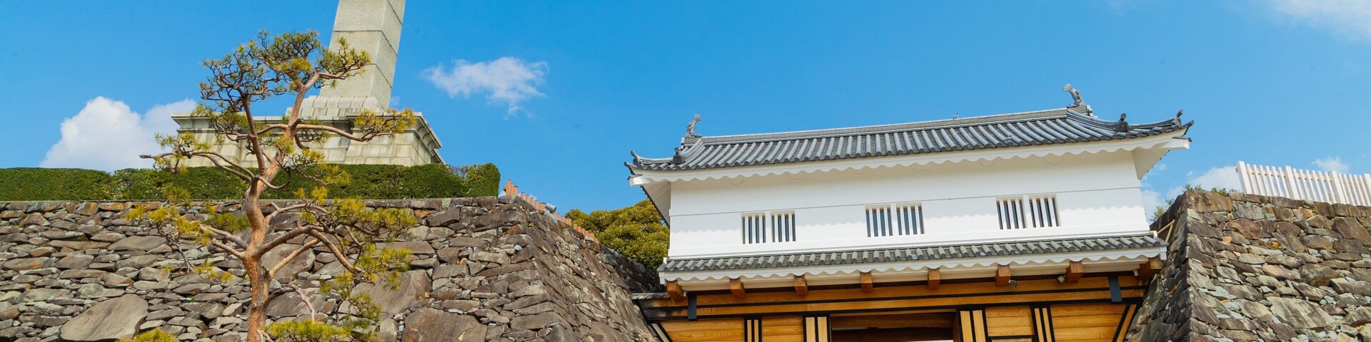 Maizuru Castle featuring a monument and heritage architecture