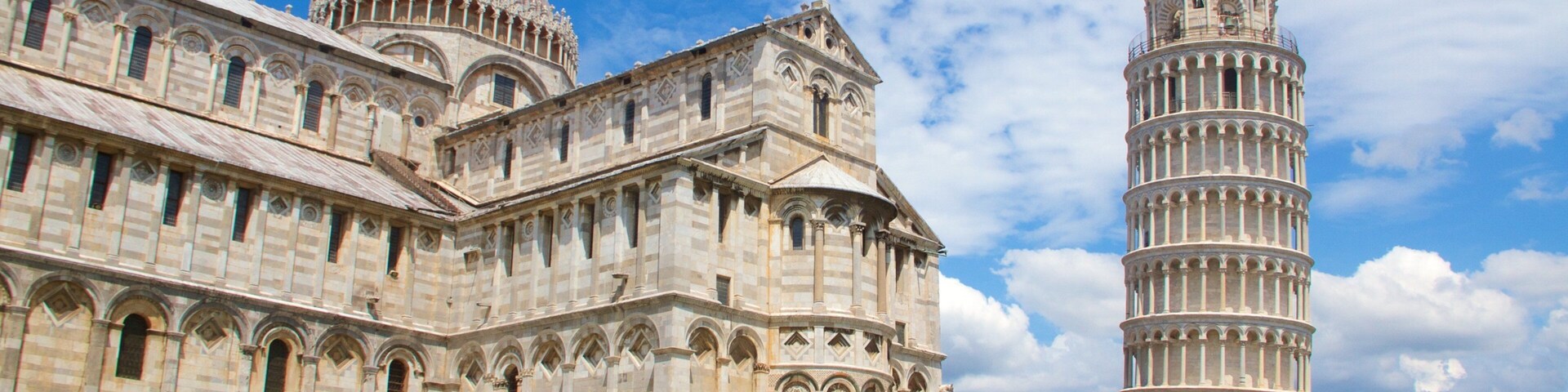 Torre Inclinada de Pisa caracterizando arquitetura de patrimônio, um monumento e elementos de patrimônio