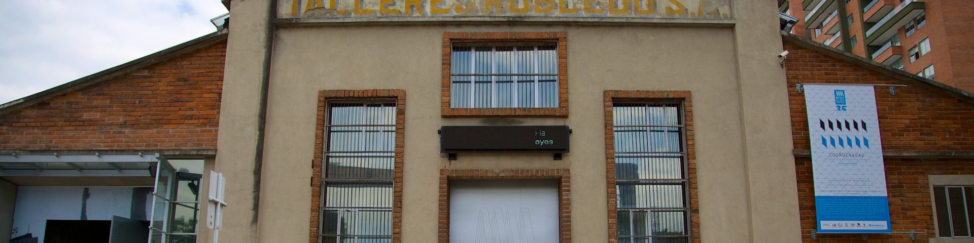 Medellin\'s Museum of Modern Art showing signage and street scenes