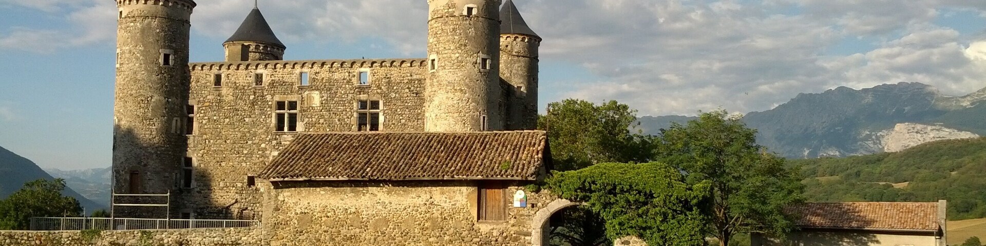 This building is indexed in the Base Mérimée, a database of architectural heritage maintained by the French Ministry of Culture, under the reference PA00117208 .