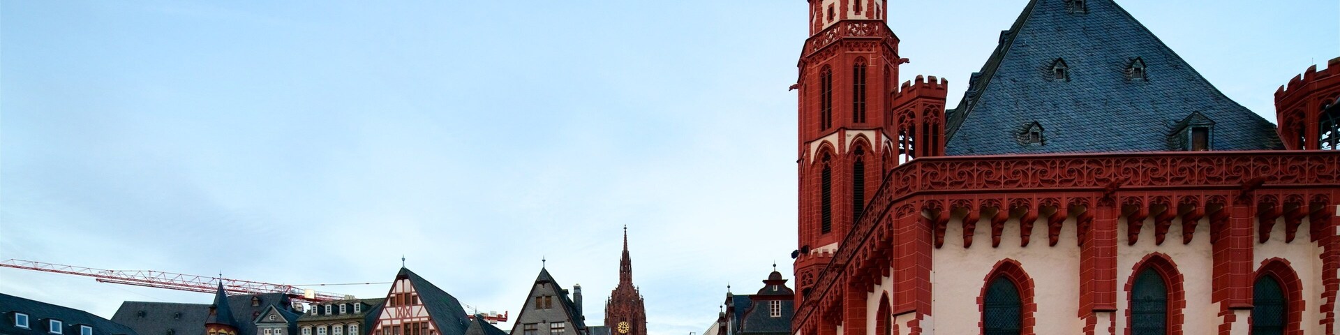 Alte Nikolaikirche que inclui elementos de patrimônio, uma praça ou plaza e uma igreja ou catedral