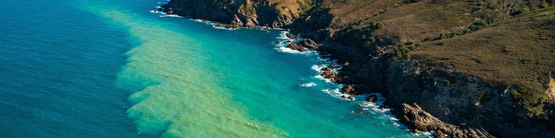 Byfield National Park showing general coastal views, landscape views and rocky coastline