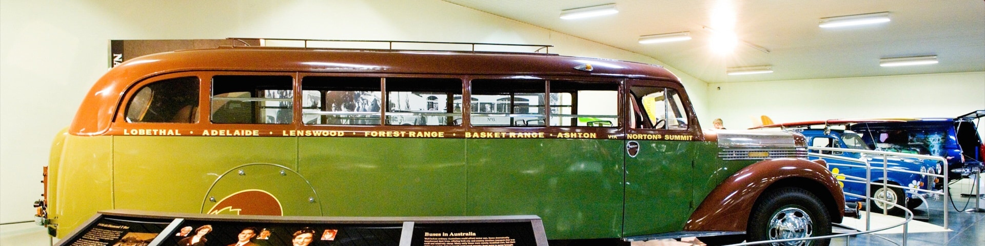 National Motor Museum mostrando vistas internas