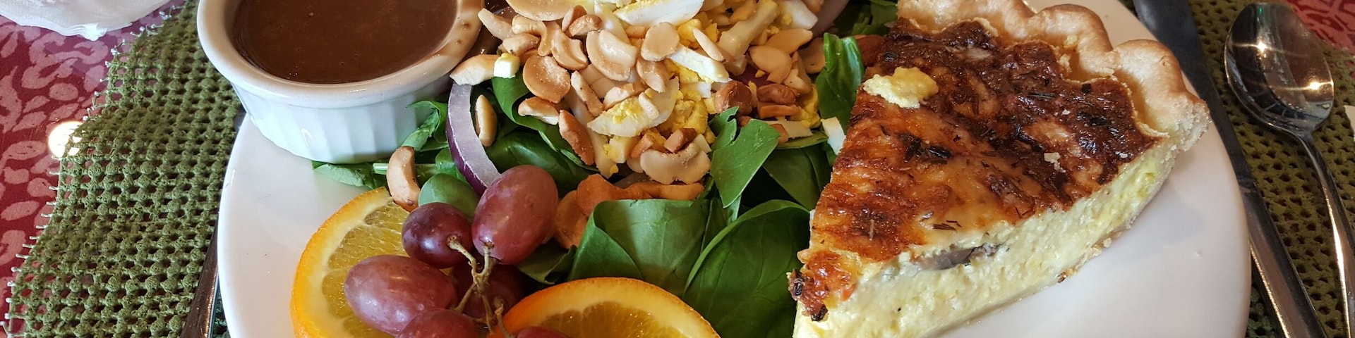 Terrific restaurant and shopping at this Christmas tree farm year round. Arrive early or just shop as you wait for a table.