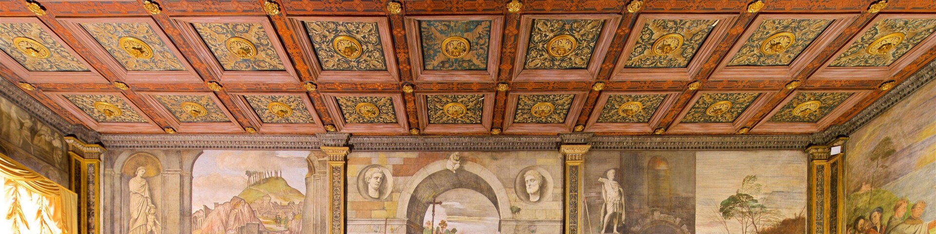 Scoletta del Santo featuring heritage elements, art and interior views