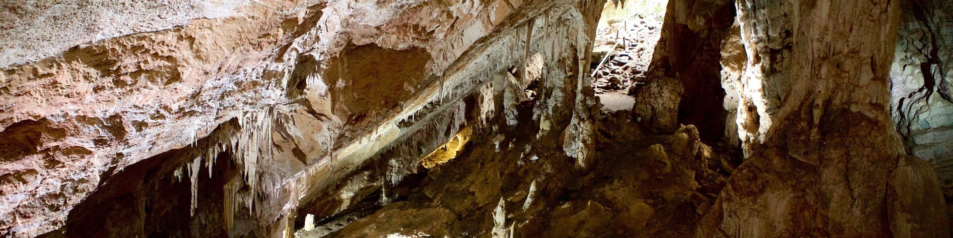 Grutas de São Miguel mostrando cavernas