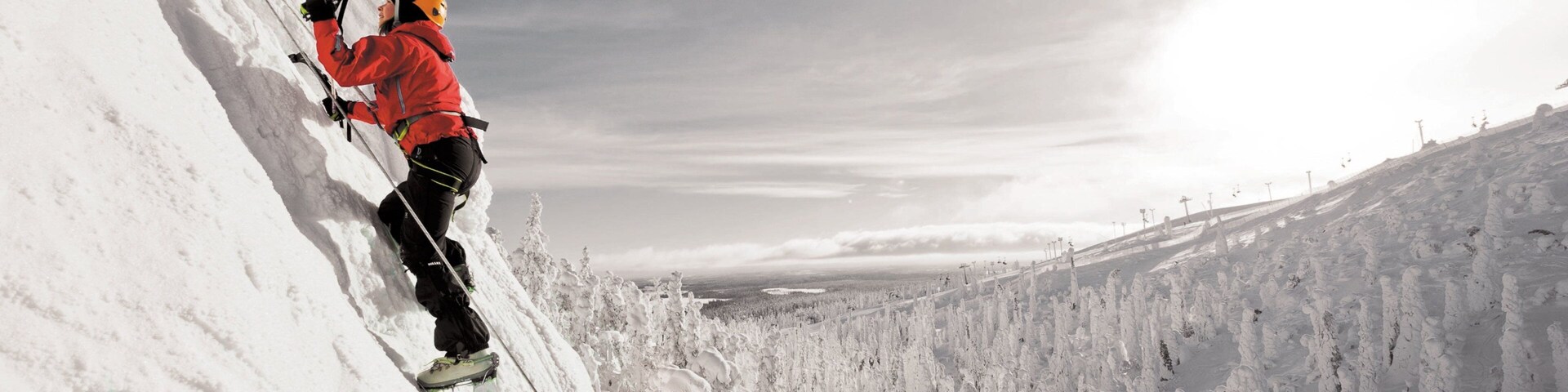 Ruka Ski Area showing climbing and snow