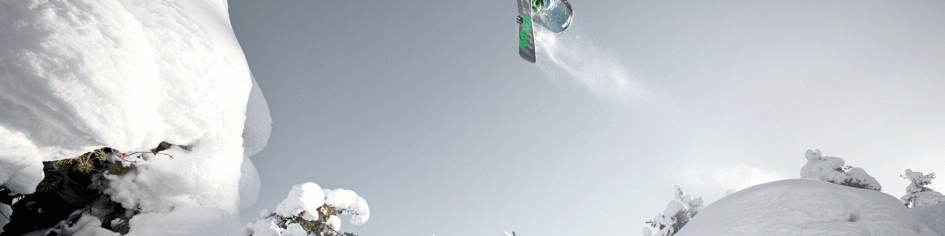 Ruka Ski Area showing snow and snow boarding