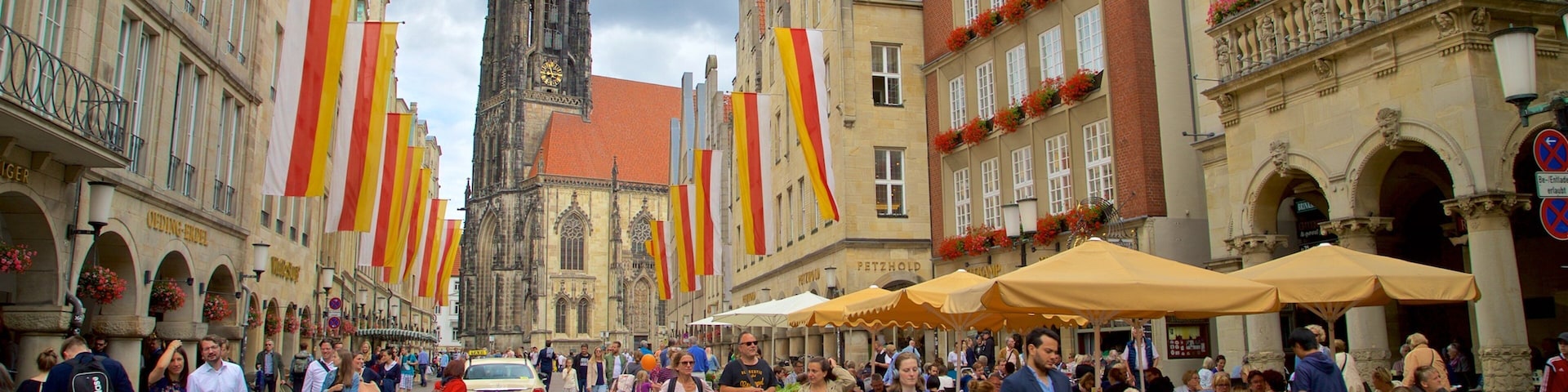 St. Lambert\'s Church featuring street scenes, a church or cathedral and heritage architecture