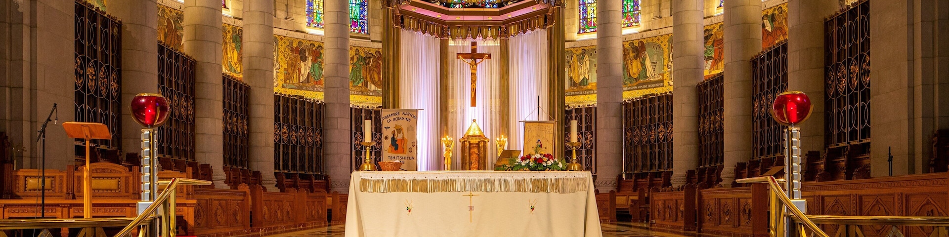 Basilica of Sainte-Anne-de-Beaupré which includes a church or cathedral, interior views and heritage elements