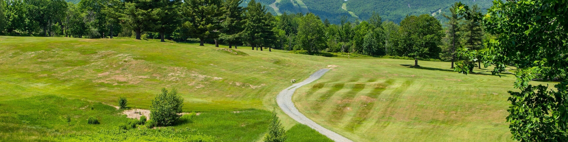 Club de Golf du Mont Orford showing landscape views and golf
