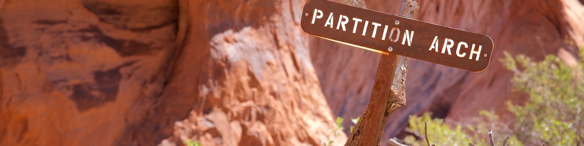 Partition Arch que inclui cenas tranquilas e sinalização