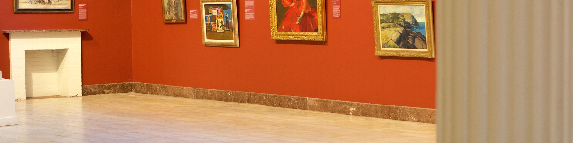 Telfair Square featuring art and interior views