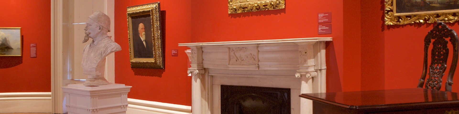 Telfair Square que inclui uma estĂĄtua ou escultura, arte e vistas internas