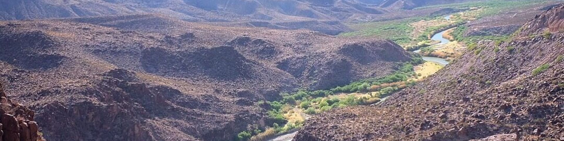 The river drive on the Texas mountain trail bordering Mexico and the Rio Grande is such a beautiful scenic drive!
#roads #mountains #riogrande #scenic #texas #bigbend
