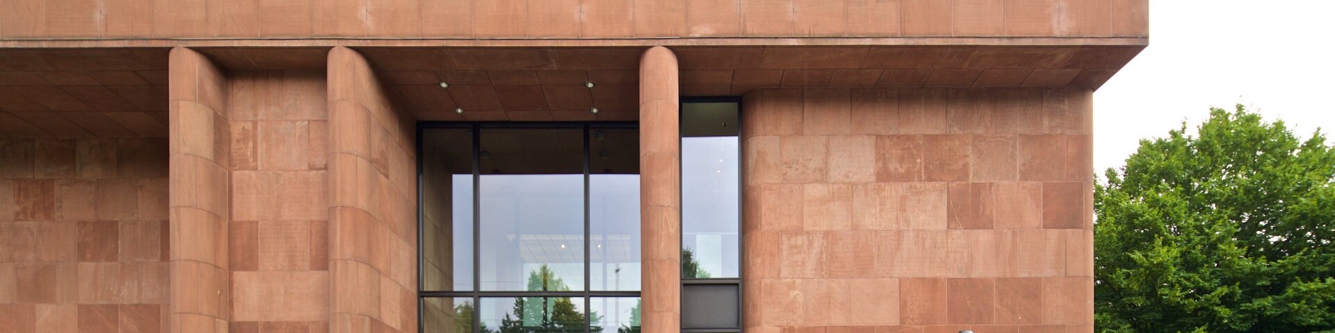 Kunsthalle Bielefeld mostrando uma estátua ou escultura