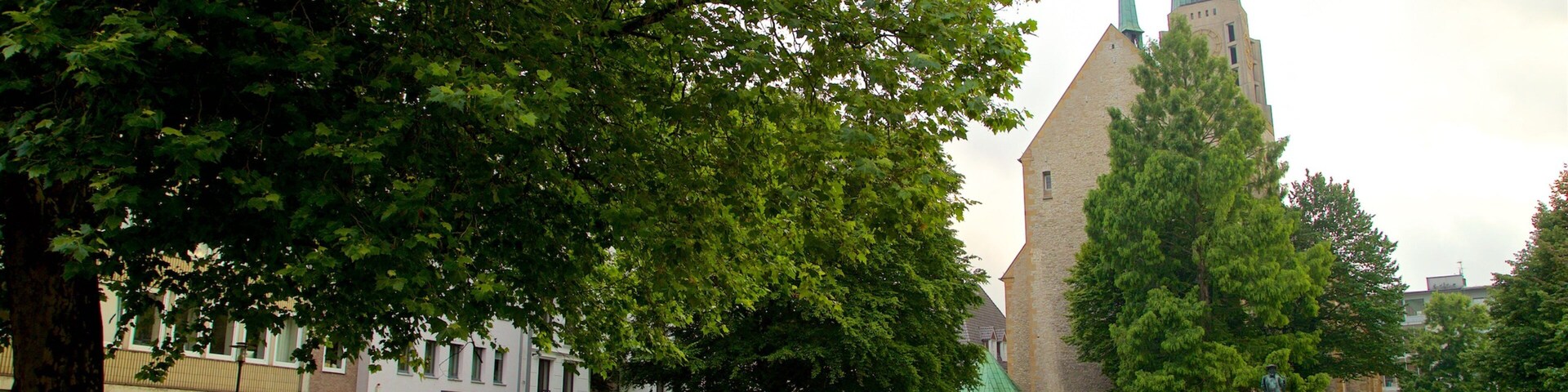 Nicolai Church showing a garden, outdoor art and a church or cathedral