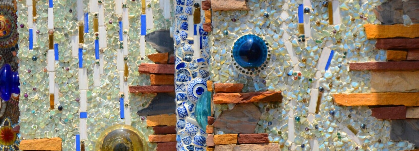 This jewel of a temple sits in the mountains in the center of Thailand. With an edifice made of the bright and broken, Wat Pha Sorn Kaew stands as a reminder that perfection isn't all it's cracked up to be.
#architecture #art #mosaic #stunningstructures