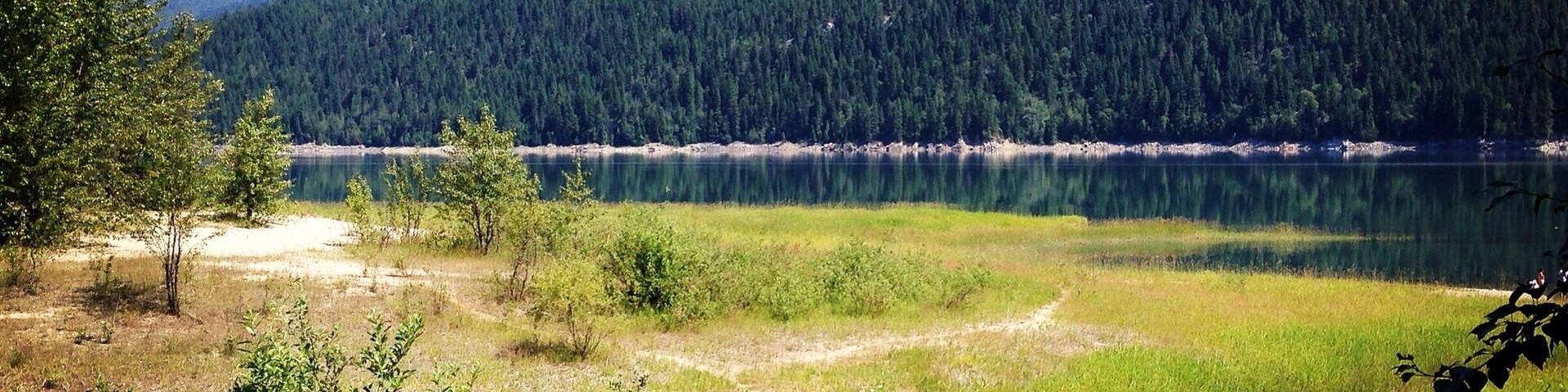 A cute little provincial park located at the foot of the mountains. They have overflow camping available when all the other spots are full but the beach isn't as nice as other ones I've seen. Lots of ants and mosquitoes made it uncomfortable to stay here for more then I had to. The water was turquoise and the beach was quite rocky.