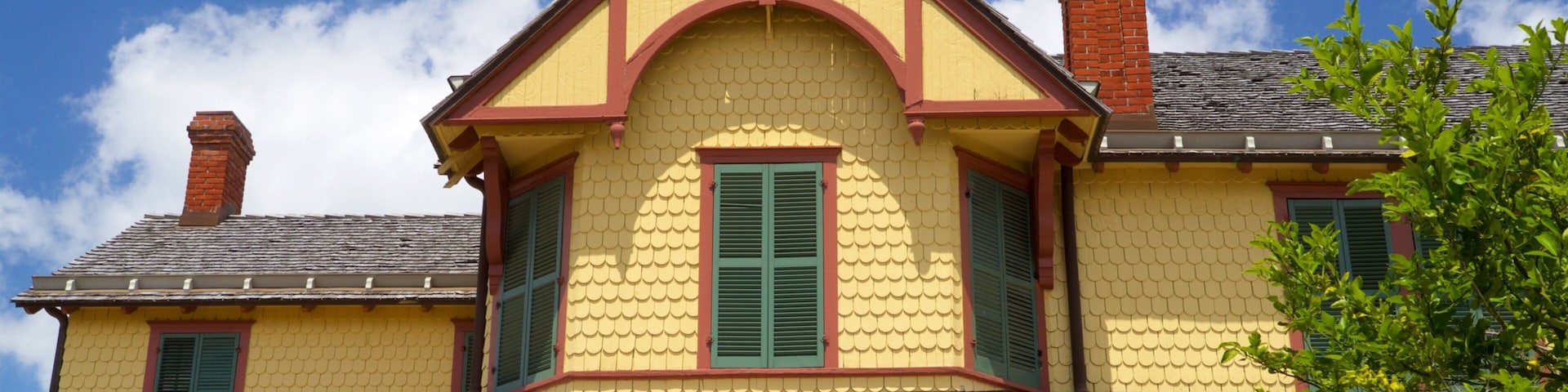 Pritchard House showing a house