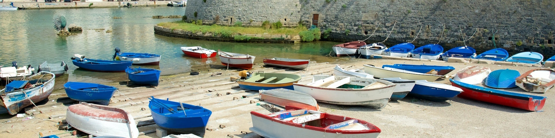Gallipoli Castle featuring heritage architecture, a castle and general coastal views