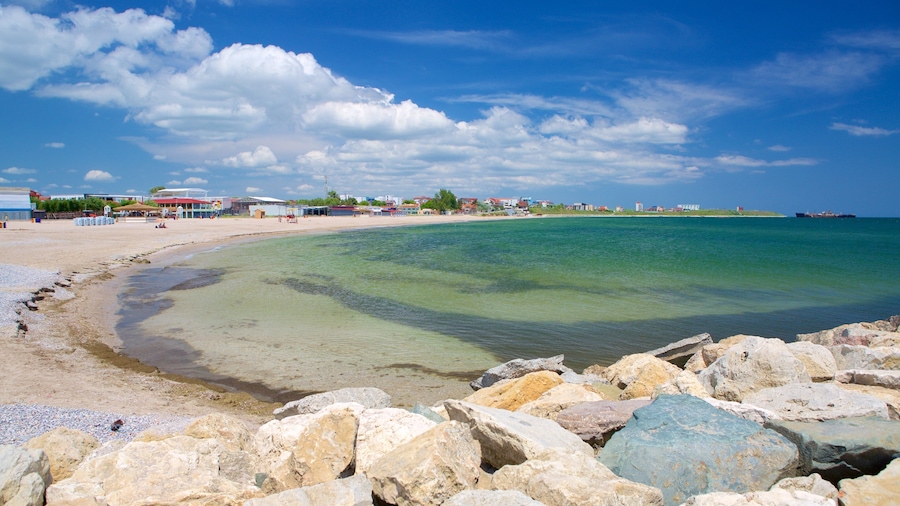 Praia de Costinesti caracterizando paisagens litorâneas e uma praia