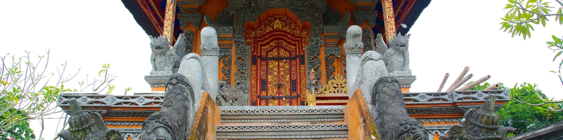 Templo e Parque Mayura caracterizando aspectos religiosos e um templo ou local de adoração