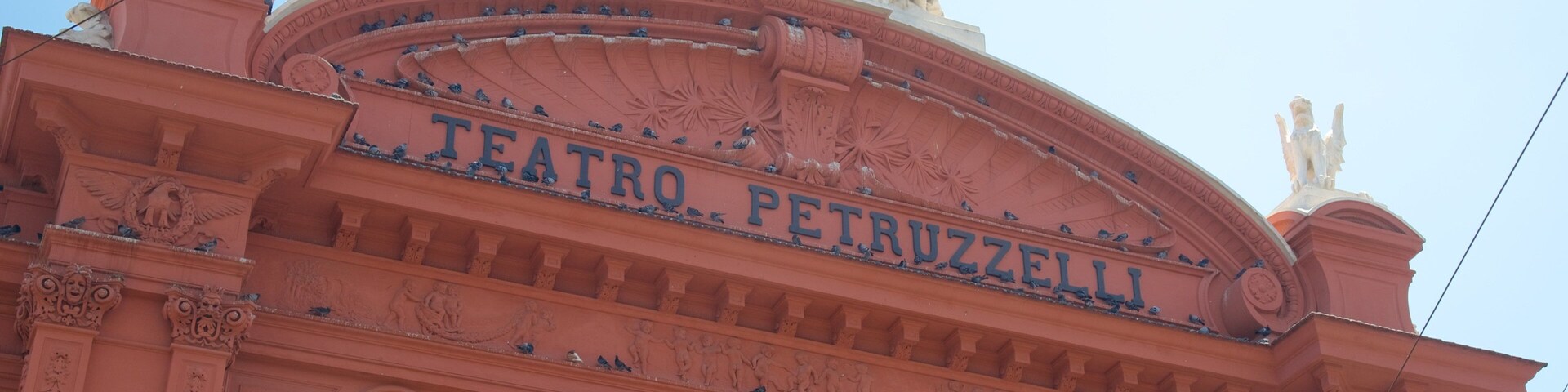 Bari which includes heritage architecture and signage