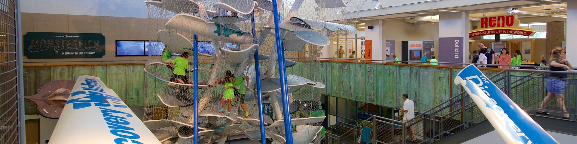 Terry Lee Wells Nevada Discovery Museum que inclui vistas internas e um parquinho assim como crianças