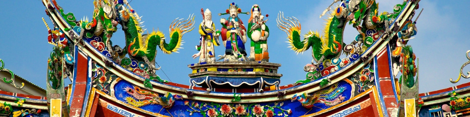 Tainan que inclui um templo ou local de adoração e arte